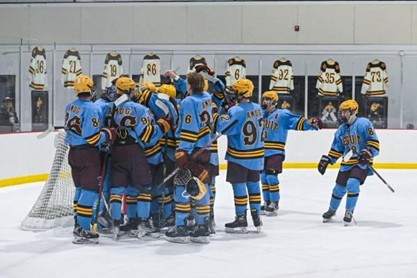 Desmet wins 2-1 verses Marquette