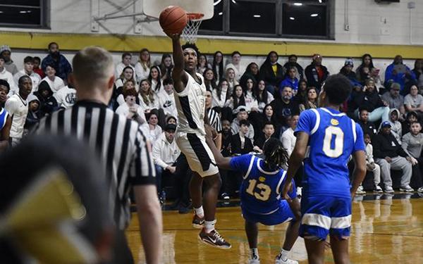 Neumann-Goretti's Wright comes up clutch in win over West Catholic